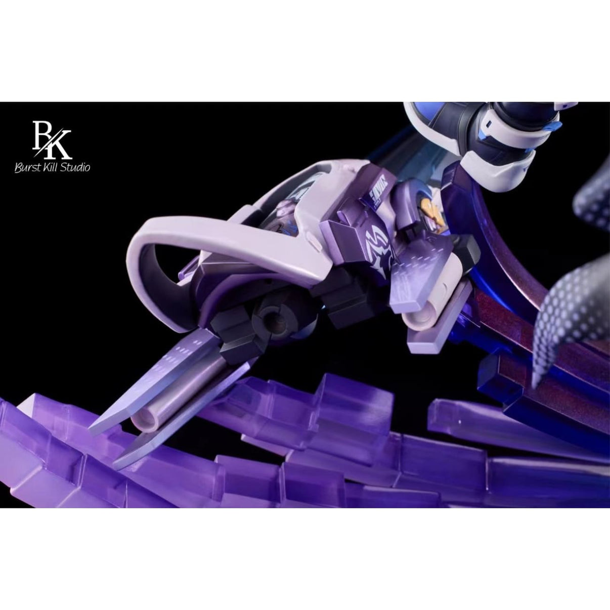 Blast Kill Studio - Silver Wolf [2 Variants] – Avolounge
